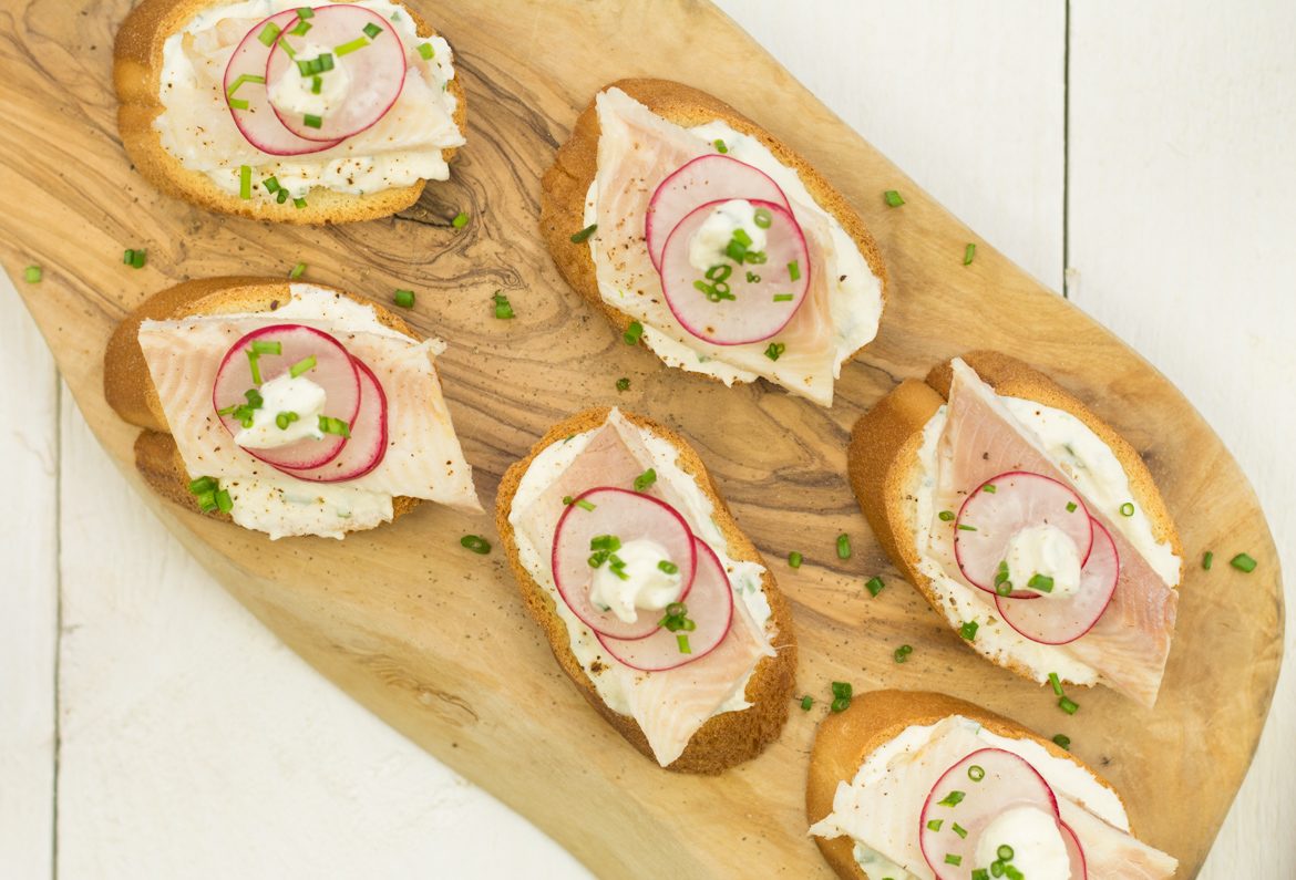 Toast met gerookte forel en mierikswortel - Borrelhapje | SmaakMenutie