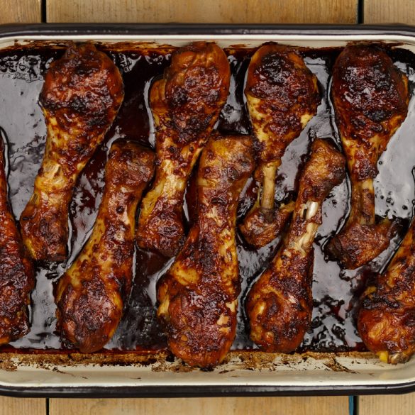 Ajam ketjap (uit de oven!) - Indisch kip recept | SmaakMenutie